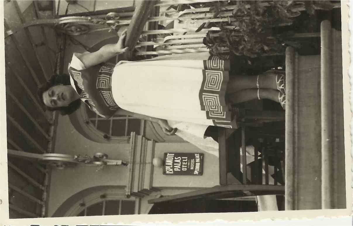 Büyükada-Moris Danon Koleksiyonu üzerine Büke Uras ile söyleşi: “Les ...